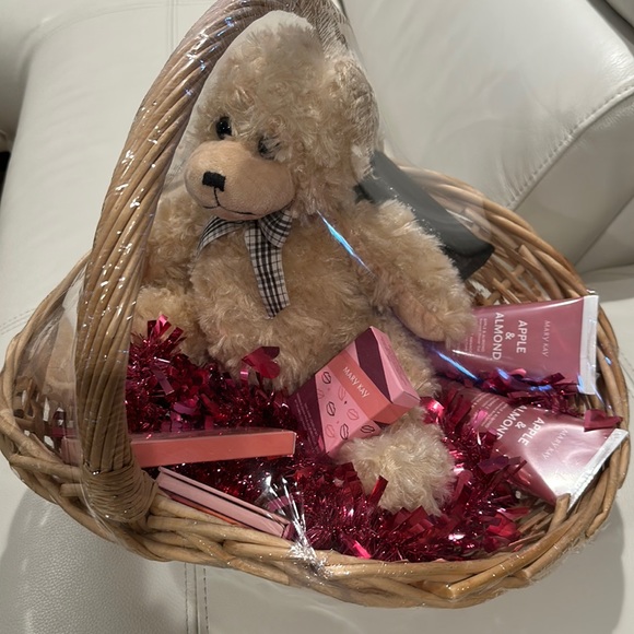Mary Kay | Bath & Body | Mary Kay Basket Gift Set Body Wash Body Lotion ...